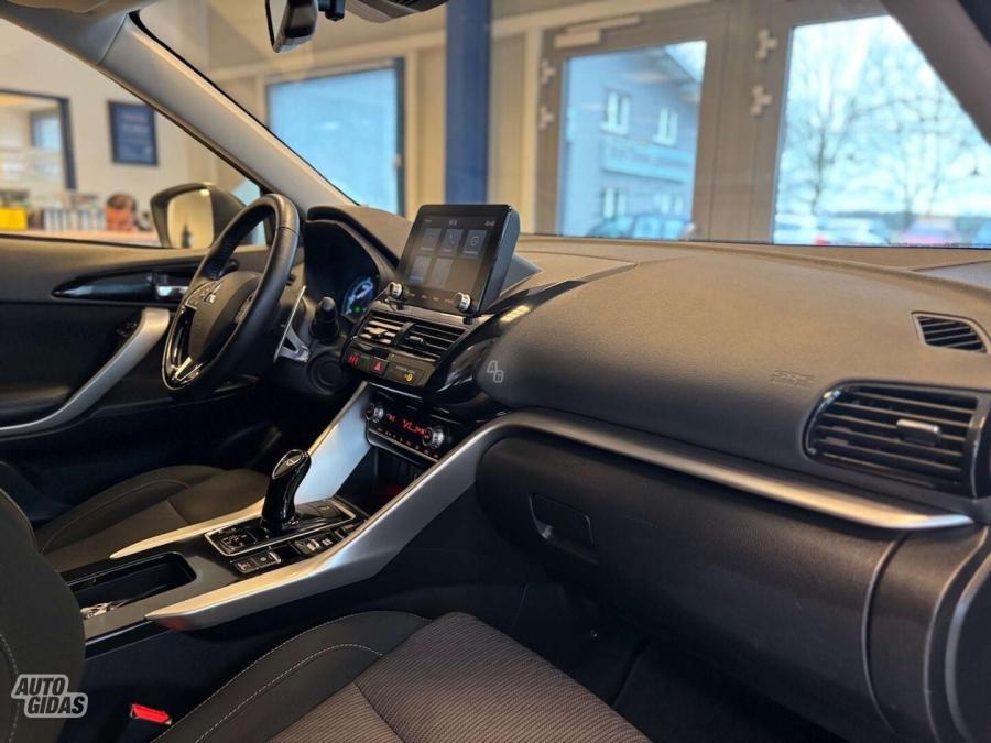 Black Mitsubishi Eclipse Cross 2022 in Kaunas, with an engine capacity of 2.40 L and mileage of 45 thousand km for 23379 €, photo 15 on AUTOMOTO.COM.LV