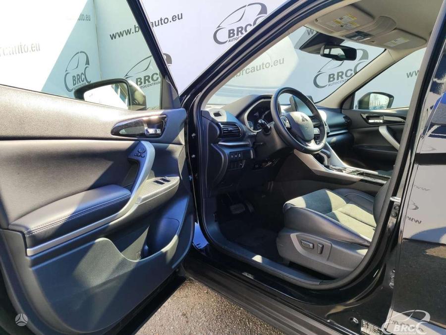 Black Mitsubishi Eclipse Cross 2022 in Klaipeda, with an engine capacity of 1.50 L and mileage of 35 thousand km for 16500 €, photo 23 on AUTOMOTO.COM.LV