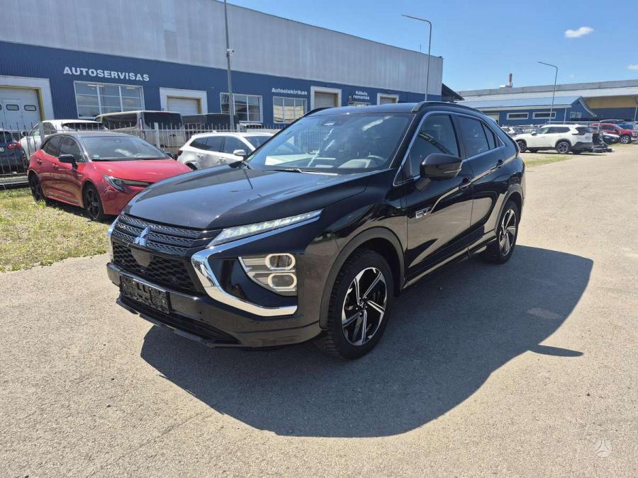 Melns Mitsubishi Eclipse Cross 2022 Šauļi, ar dzinēja tilpumu 2.36 L un nobraukumu 40 tūkst. km par 16900 €, foto 1 vietnē AUTOMOTO.COM.LV
