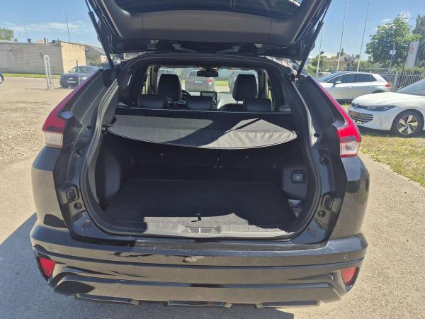 Black Mitsubishi Eclipse Cross 2022 in Siauliai, with an engine capacity of 2.36 L and mileage of 40 thousand km for 16900 €, photo 5 on AUTOMOTO.COM.LV