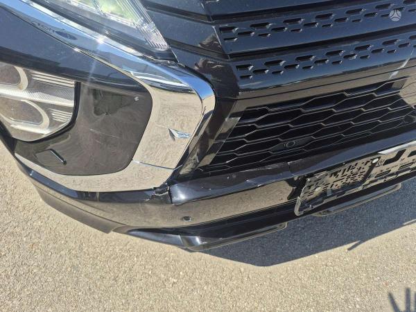 Black Mitsubishi Eclipse Cross 2022 in Siauliai, with an engine capacity of 2.36 L and mileage of 40 thousand km for 16900 €, photo 6 on AUTOMOTO.COM.LV
