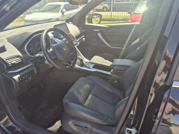 Black Mitsubishi Eclipse Cross 2022 in Siauliai, with an engine capacity of 2.36 L and mileage of 40 thousand km for 16900 €, photo 7 on AUTOMOTO.COM.LV
