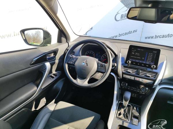 Black Mitsubishi Eclipse Cross 2022 in Klaipeda, with an engine capacity of 1.50 L and mileage of 35 thousand km for 13900 €, photo 5 on AUTOMOTO.COM.LV