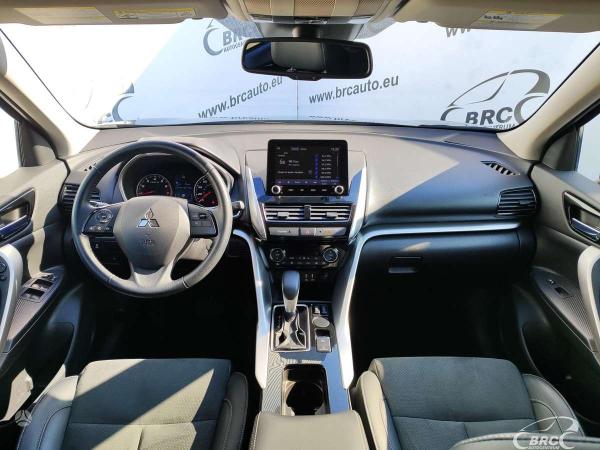 Black Mitsubishi Eclipse Cross 2022 in Klaipeda, with an engine capacity of 1.50 L and mileage of 35 thousand km for 13900 €, photo 6 on AUTOMOTO.COM.LV