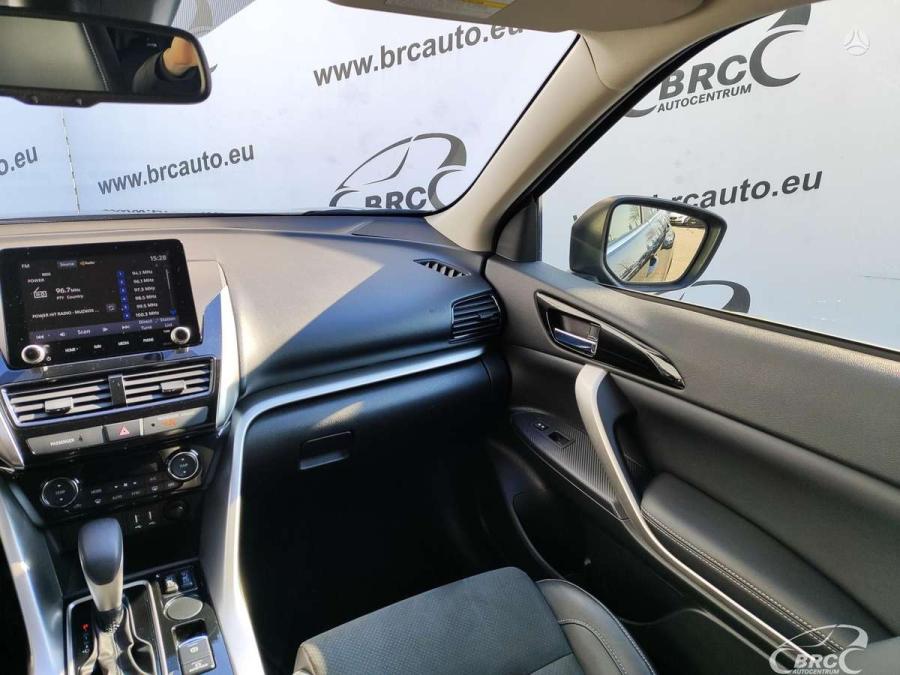 Black Mitsubishi Eclipse Cross 2022 in Klaipeda, with an engine capacity of 1.50 L and mileage of 35 thousand km for 13900 €, photo 7 on AUTOMOTO.COM.LV