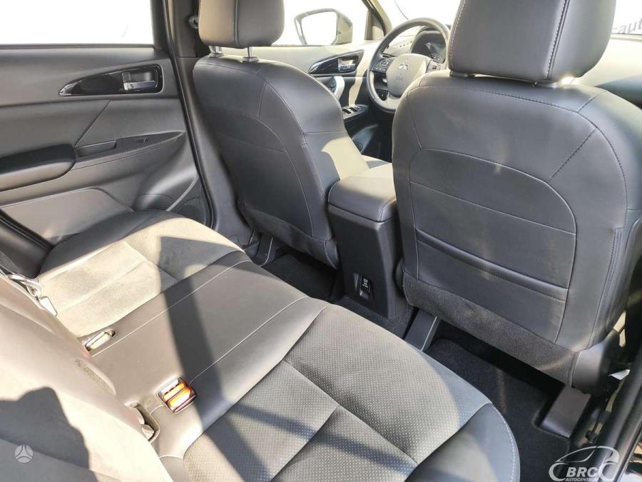Black Mitsubishi Eclipse Cross 2022 in Klaipeda, with an engine capacity of 1.50 L and mileage of 35 thousand km for 13900 €, photo 15 on AUTOMOTO.COM.LV