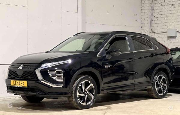 Black Mitsubishi Eclipse Cross 2024 in Klaipeda, with an engine capacity of 2.36 L and mileage of 46 thousand km for 23700 €, photo 5 on AUTOMOTO.COM.LV