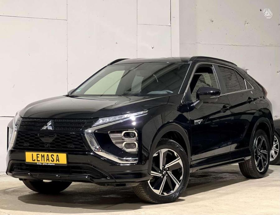 Black Mitsubishi Eclipse Cross 2024 in Klaipeda, with an engine capacity of 2.36 L and mileage of 46 thousand km for 23700 €, photo 9 on AUTOMOTO.COM.LV