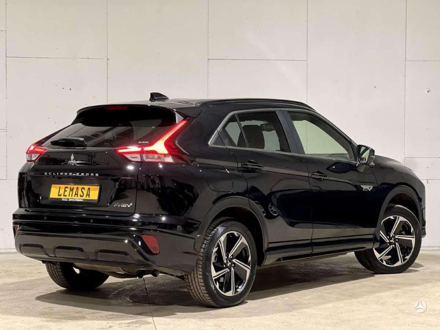 Black Mitsubishi Eclipse Cross 2024 in Klaipeda, with an engine capacity of 2.36 L and mileage of 46 thousand km for 23700 €, photo 13 on AUTOMOTO.COM.LV