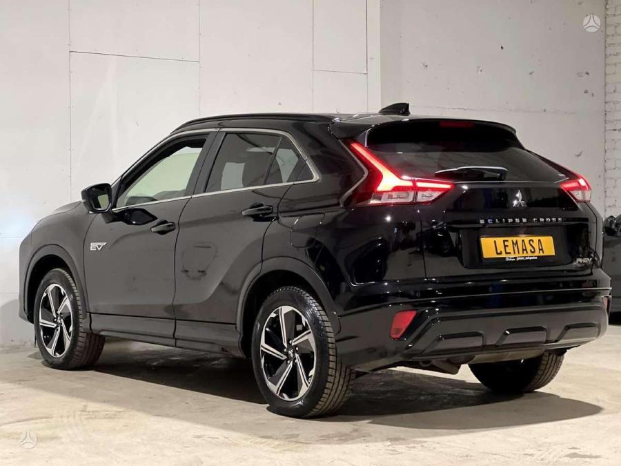 Black Mitsubishi Eclipse Cross 2024 in Klaipeda, with an engine capacity of 2.36 L and mileage of 46 thousand km for 23700 €, photo 33 on AUTOMOTO.COM.LV