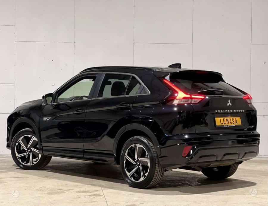 Black Mitsubishi Eclipse Cross 2024 in Klaipeda, with an engine capacity of 2.36 L and mileage of 46 thousand km for 23700 €, photo 36 on AUTOMOTO.COM.LV