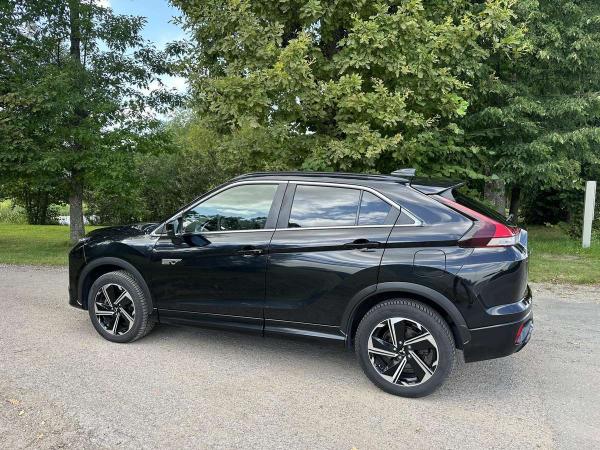 Melns Mitsubishi Eclipse Cross 2024 Kauņa, ar dzinēja tilpumu 2.36 L un nobraukumu 104 tūkst. km par 21500 €, foto 4 vietnē AUTOMOTO.COM.LV