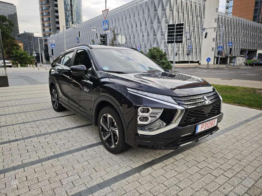 Melns Mitsubishi Eclipse Cross 2024 Viļņa, ar dzinēja tilpumu 2.36 L un nobraukumu 97 tūkst. km par 21250 €, foto 1 vietnē AUTOMOTO.COM.LV