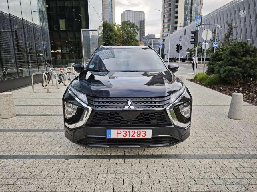 Melns Mitsubishi Eclipse Cross 2024 Viļņa, ar dzinēja tilpumu 2.36 L un nobraukumu 97 tūkst. km par 21250 €, foto 3 vietnē AUTOMOTO.COM.LV