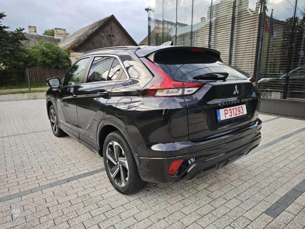 Mitsubishi Eclipse Cross 2024 Viļņa vietnē Melns Mitsubishi Eclipse Cross 2024 Viļņa, ar dzinēja tilpumu 2.36 L un nobraukumu 97 tūkst. km par 21250 €, foto 5 vietnē AUTOMOTO.COM.LV