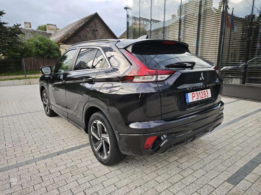 Melns Mitsubishi Eclipse Cross 2024 Viļņa, ar dzinēja tilpumu 2.36 L un nobraukumu 97 tūkst. km par 21250 €, foto 5 vietnē AUTOMOTO.COM.LV