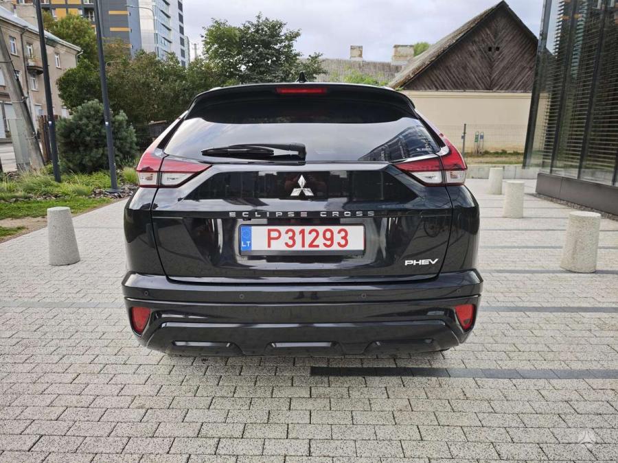 Melns Mitsubishi Eclipse Cross 2024 Viļņa, ar dzinēja tilpumu 2.36 L un nobraukumu 97 tūkst. km par 21250 €, foto 6 vietnē AUTOMOTO.COM.LV
