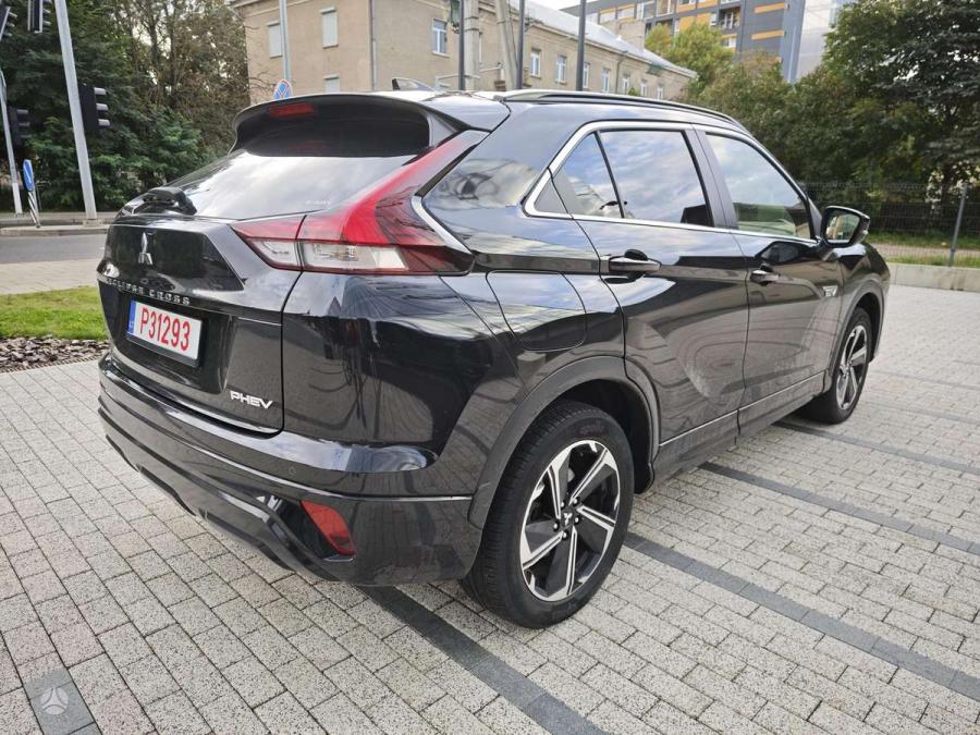 Melns Mitsubishi Eclipse Cross 2024 Viļņa, ar dzinēja tilpumu 2.36 L un nobraukumu 97 tūkst. km par 21250 €, foto 7 vietnē AUTOMOTO.COM.LV