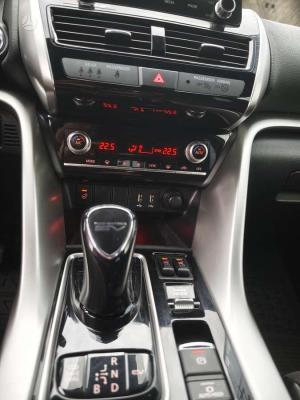 Melns Mitsubishi Eclipse Cross 2024 Viļņa, ar dzinēja tilpumu 2.36 L un nobraukumu 97 tūkst. km par 21250 €, foto 24 vietnē AUTOMOTO.COM.LV