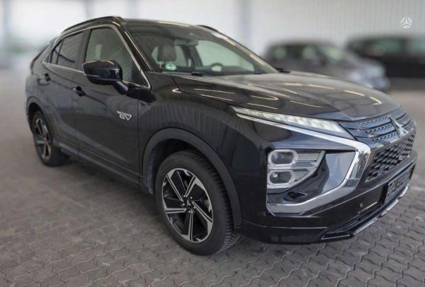 Mitsubishi Eclipse Cross 2024 in Siauliai on AUTOMOTO.COM.LV Black Mitsubishi Eclipse Cross 2024 in Siauliai, with an engine capacity of 2.36 L and mileage of 92 thousand km for 18900 €, photo 1 on AUTOMOTO.COM.LV