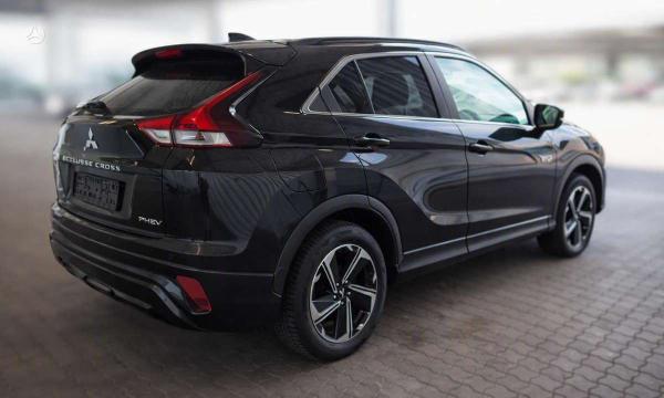 Mitsubishi Eclipse Cross 2024 in Siauliai on AUTOMOTO.COM.LV Black Mitsubishi Eclipse Cross 2024 in Siauliai, with an engine capacity of 2.36 L and mileage of 92 thousand km for 18900 €, photo 4 on AUTOMOTO.COM.LV