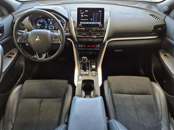 Mitsubishi Eclipse Cross 2024 in Siauliai on AUTOMOTO.COM.LV Black Mitsubishi Eclipse Cross 2024 in Siauliai, with an engine capacity of 2.36 L and mileage of 92 thousand km for 18900 €, photo 6 on AUTOMOTO.COM.LV