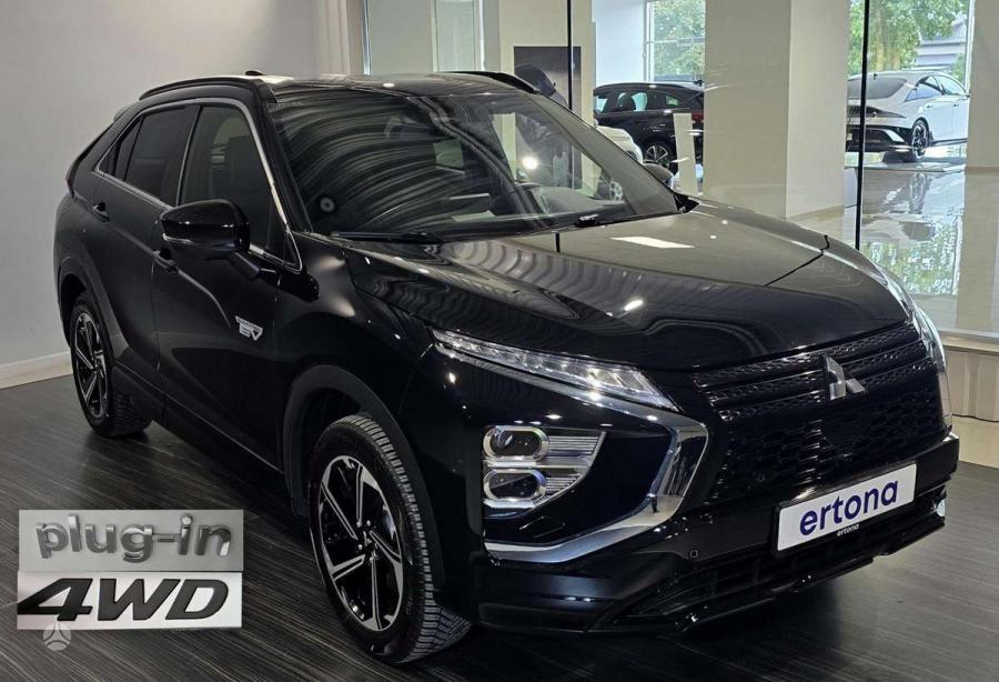 Black Mitsubishi Eclipse Cross 2024 in Siauliai, with an engine capacity of 2.36 L and mileage of 92 thousand km for 21900 €, photo 1 on AUTOMOTO.COM.LV