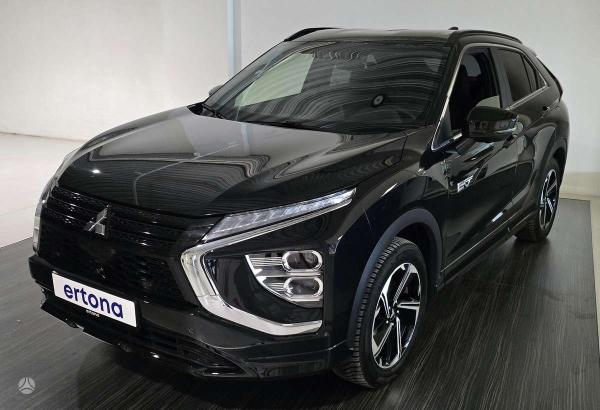 Mitsubishi Eclipse Cross 2024 in Siauliai on AUTOMOTO.COM.LV Black Mitsubishi Eclipse Cross 2024 in Siauliai, with an engine capacity of 2.36 L and mileage of 92 thousand km for 21900 €, photo 3 on AUTOMOTO.COM.LV