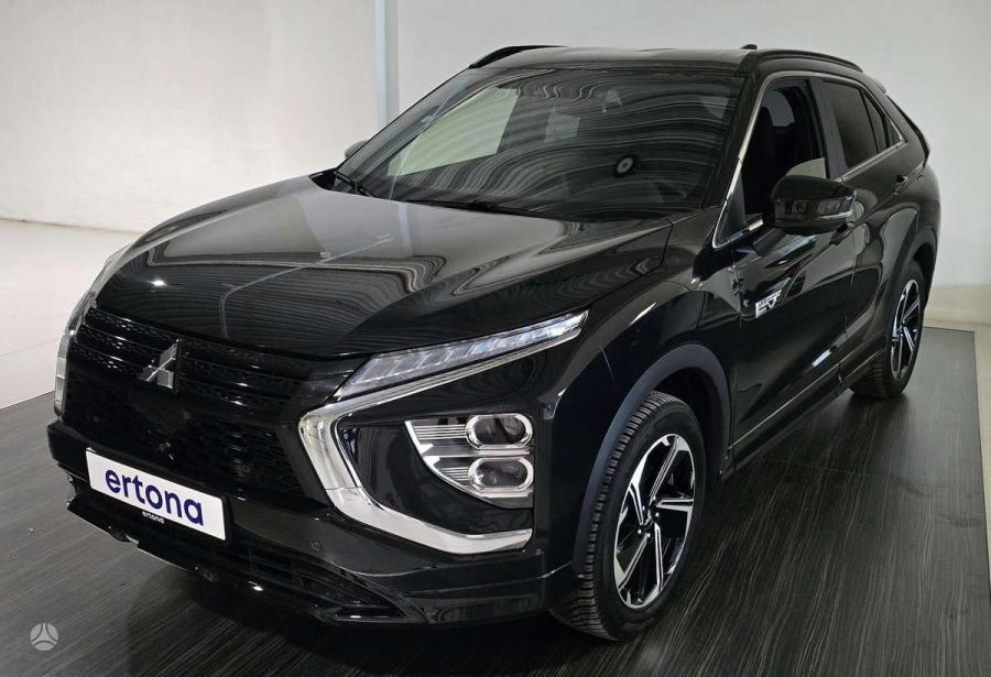 Black Mitsubishi Eclipse Cross 2024 in Siauliai, with an engine capacity of 2.36 L and mileage of 92 thousand km for 21900 €, photo 3 on AUTOMOTO.COM.LV