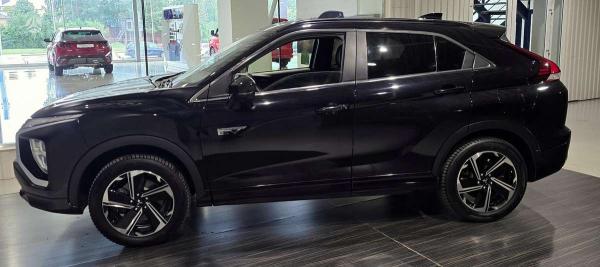 Mitsubishi Eclipse Cross 2024 in Siauliai on AUTOMOTO.COM.LV Black Mitsubishi Eclipse Cross 2024 in Siauliai, with an engine capacity of 2.36 L and mileage of 92 thousand km for 21900 €, photo 7 on AUTOMOTO.COM.LV