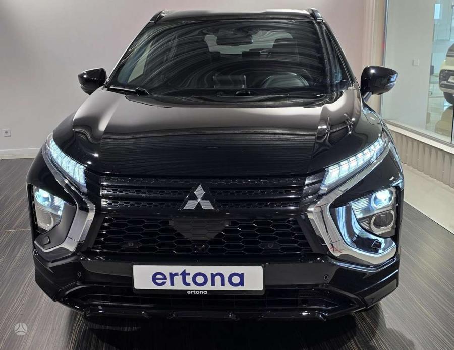 Black Mitsubishi Eclipse Cross 2024 in Siauliai, with an engine capacity of 2.36 L and mileage of 92 thousand km for 21900 €, photo 8 on AUTOMOTO.COM.LV