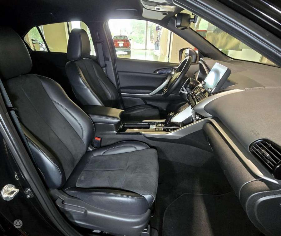 Black Mitsubishi Eclipse Cross 2024 in Siauliai, with an engine capacity of 2.36 L and mileage of 92 thousand km for 21900 €, photo 26 on AUTOMOTO.COM.LV