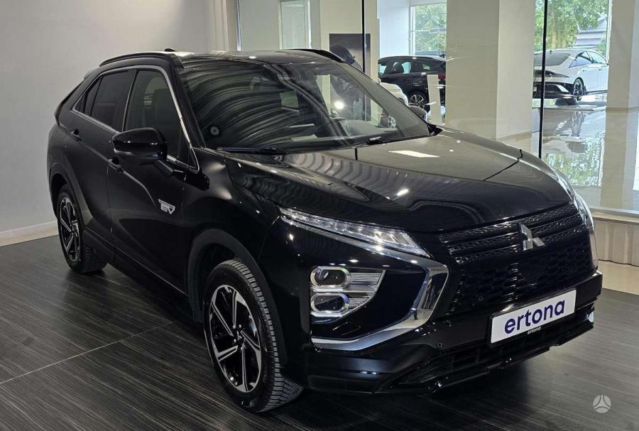 Black Mitsubishi Eclipse Cross 2024 in Siauliai, with an engine capacity of 2.36 L and mileage of 92 thousand km for 21900 €, photo 35 on AUTOMOTO.COM.LV