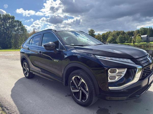 Black Mitsubishi Eclipse Cross 2025 in Vilnius, with an engine capacity of 2.40 L and mileage of 16 thousand km for 19900 €, photo 4 on AUTOMOTO.COM.LV