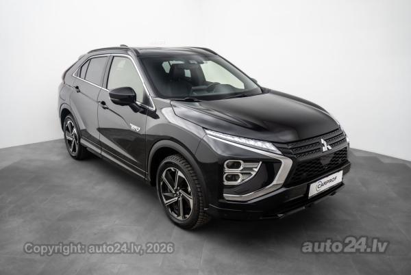 Black Mitsubishi Eclipse Cross 2022 in Tallinn, with an engine capacity of 2.40 L and mileage of 119 thousand km for 18999 €, photo 3 on AUTOMOTO.COM.LV