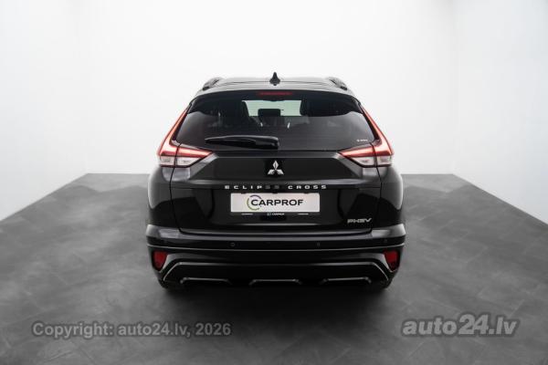 Black Mitsubishi Eclipse Cross 2022 in Tallinn, with an engine capacity of 2.40 L and mileage of 119 thousand km for 18999 €, photo 6 on AUTOMOTO.COM.LV