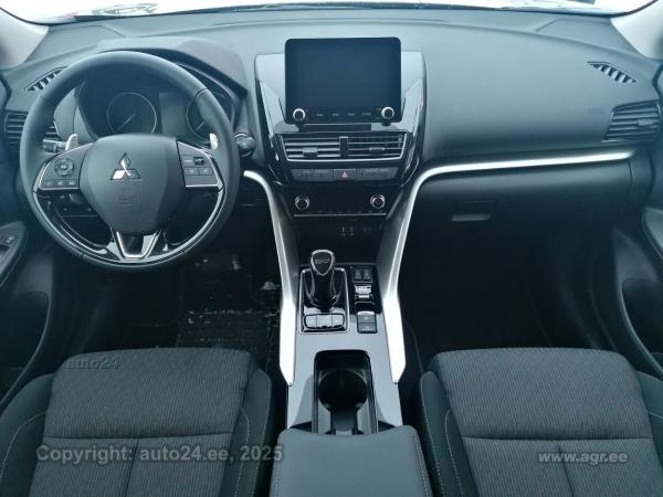 Melns Mitsubishi Eclipse Cross 2021 Tallina, ar dzinēja tilpumu 2.40 L un nobraukumu 133 tūkst. km par 19900 €, foto 5 vietnē AUTOMOTO.COM.LV
