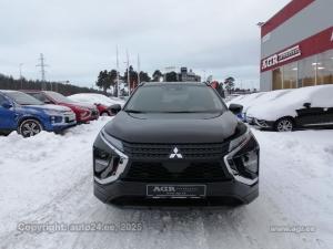 Black Mitsubishi Eclipse Cross 2021 in Tallinn, with an engine capacity of 2.40 L and mileage of 133 thousand km for 19900 €, photo 3 on AUTOMOTO.COM.LV