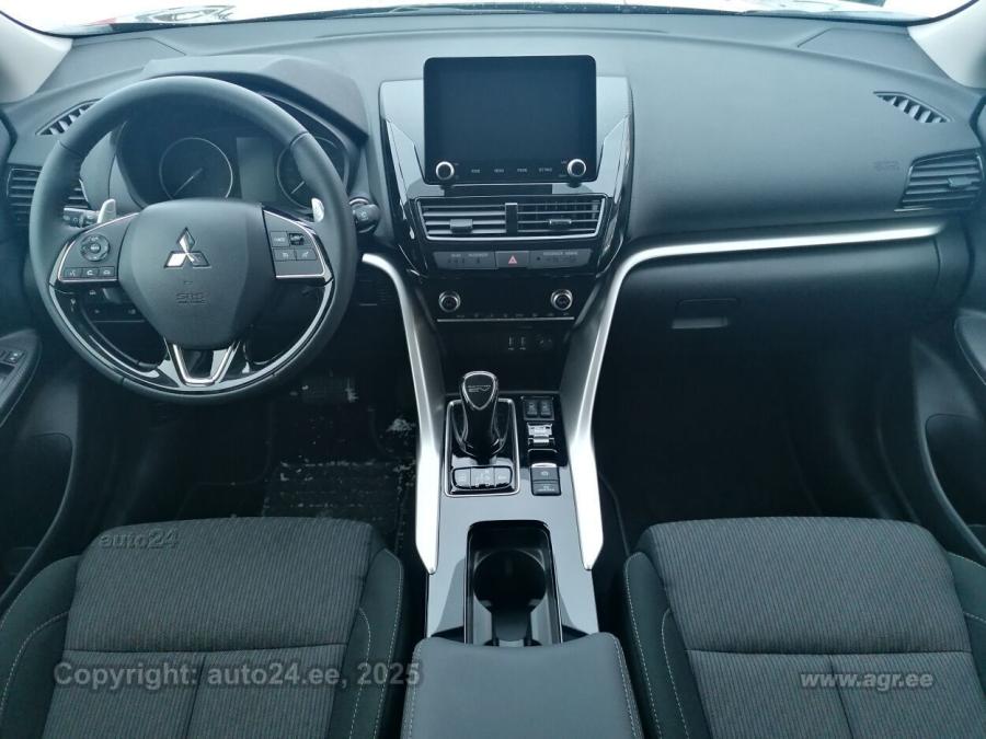 Black Mitsubishi Eclipse Cross 2021 in Tallinn, with an engine capacity of 2.40 L and mileage of 133 thousand km for 19900 €, photo 5 on AUTOMOTO.COM.LV