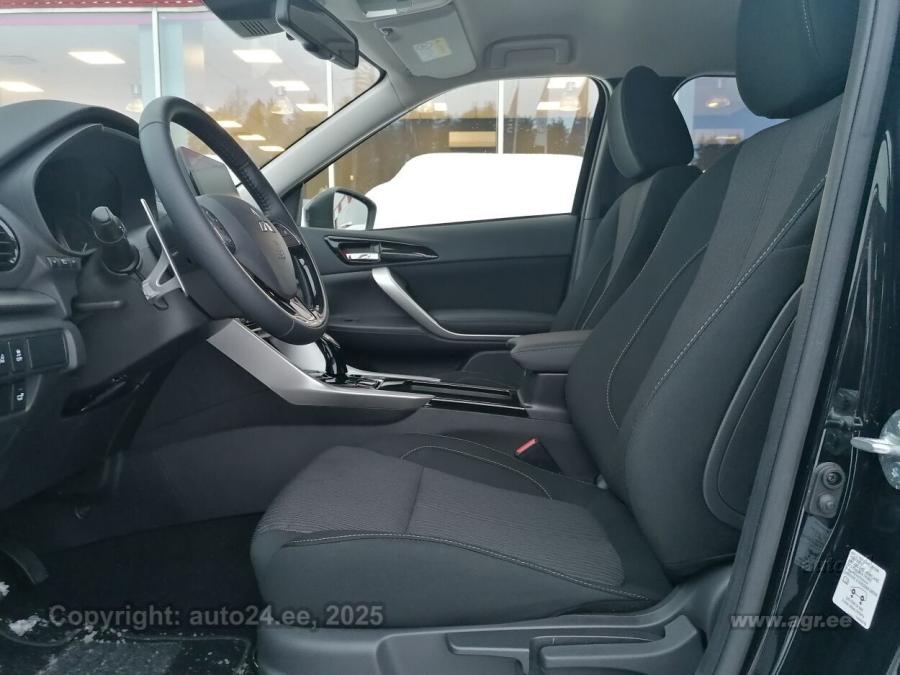 Black Mitsubishi Eclipse Cross 2021 in Tallinn, with an engine capacity of 2.40 L and mileage of 133 thousand km for 19900 €, photo 7 on AUTOMOTO.COM.LV