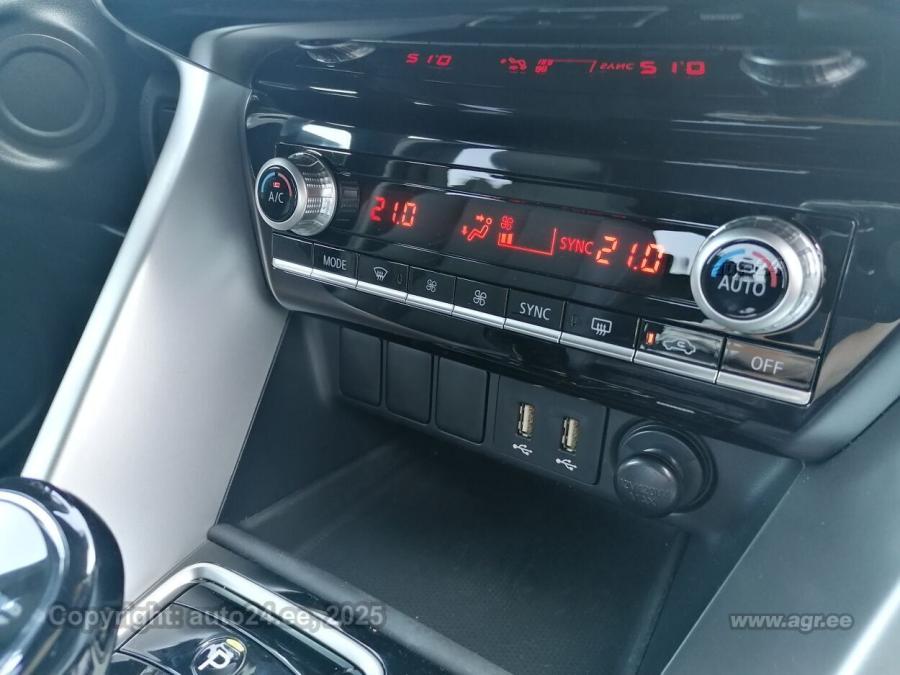 Black Mitsubishi Eclipse Cross 2021 in Tallinn, with an engine capacity of 2.40 L and mileage of 133 thousand km for 19900 €, photo 14 on AUTOMOTO.COM.LV