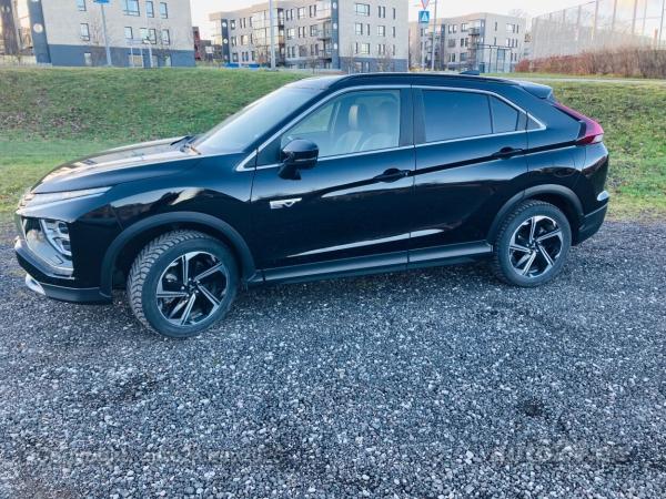 Black Mitsubishi Eclipse Cross 2022 in Tallinn, with an engine capacity of 2.40 L and mileage of 25 thousand km for 27600 €, photo 1 on AUTOMOTO.COM.LV