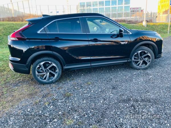 Melns Mitsubishi Eclipse Cross 2022 Tallina, ar dzinēja tilpumu 2.40 L un nobraukumu 25 tūkst. km par 27600 €, foto 2 vietnē AUTOMOTO.COM.LV