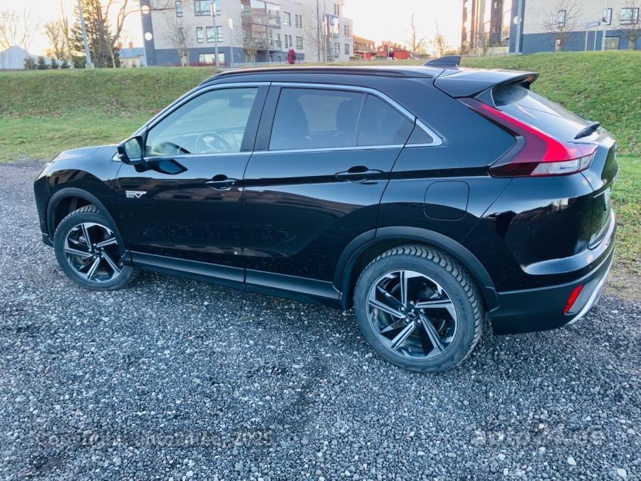Black Mitsubishi Eclipse Cross 2022 in Tallinn, with an engine capacity of 2.40 L and mileage of 25 thousand km for 27600 €, photo 4 on AUTOMOTO.COM.LV