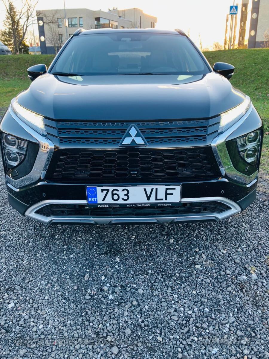 Black Mitsubishi Eclipse Cross 2022 in Tallinn, with an engine capacity of 2.40 L and mileage of 25 thousand km for 27600 €, photo 5 on AUTOMOTO.COM.LV