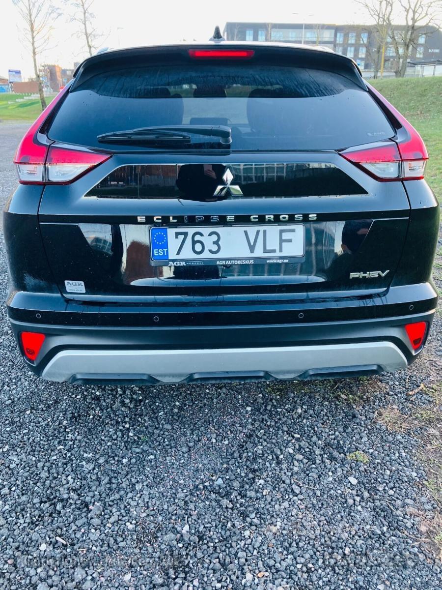 Black Mitsubishi Eclipse Cross 2022 in Tallinn, with an engine capacity of 2.40 L and mileage of 25 thousand km for 27600 €, photo 6 on AUTOMOTO.COM.LV
