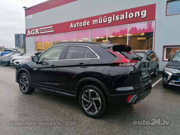 Black Mitsubishi Eclipse Cross 2023 in Tallinn, with an engine capacity of 2.40 L and mileage of 23 thousand km for 27380 €, photo 3 on AUTOMOTO.COM.LV