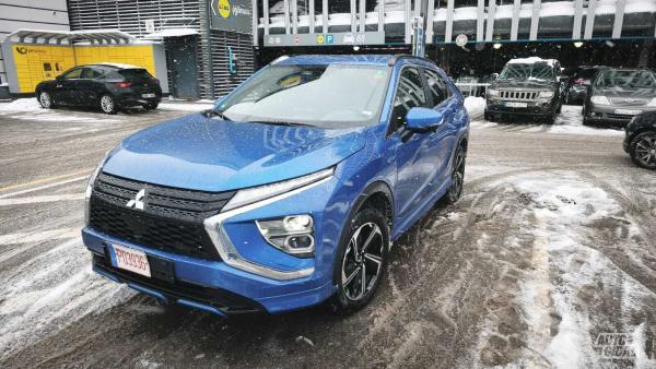 Blue Mitsubishi Eclipse Cross 2024 in Vilnius, with an engine capacity of 2.40 L and mileage of 48 thousand km for 22800 €, photo 1 on AUTOMOTO.COM.LV