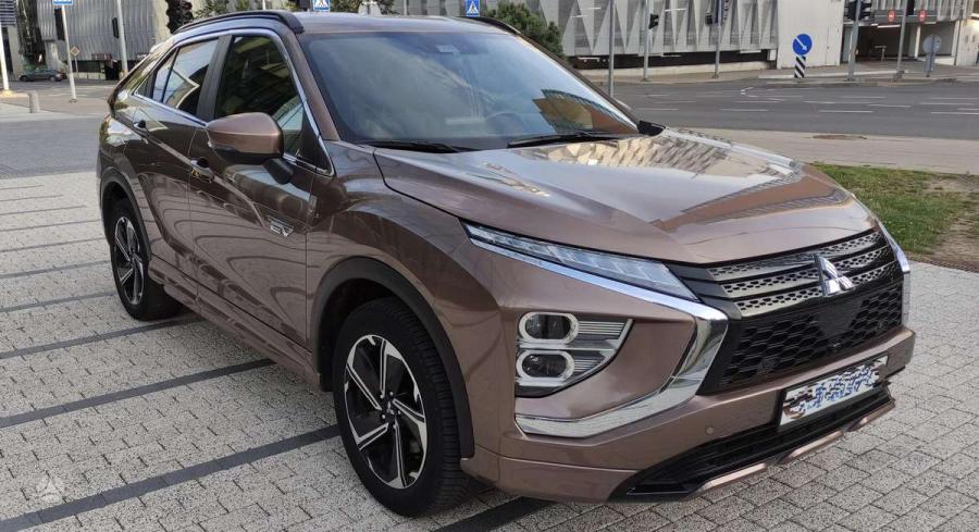 Brown Mitsubishi Eclipse Cross 2022 in Vilnius, with an engine capacity of 2.36 L and mileage of 31 thousand km for 21200 €, photo 1 on AUTOMOTO.COM.LV