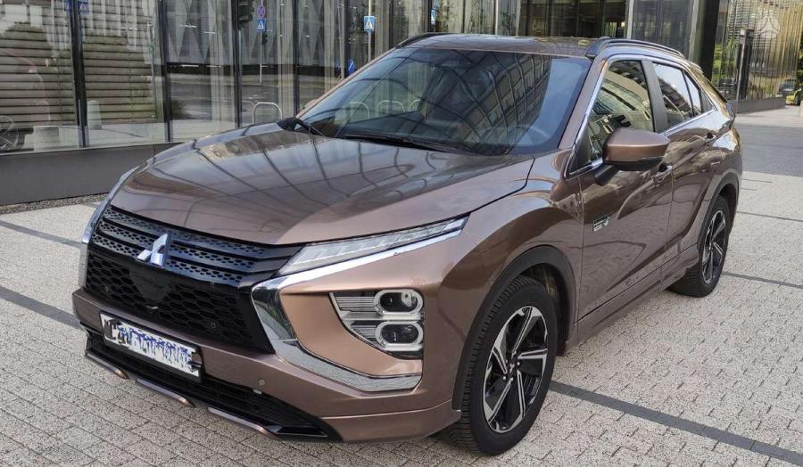 Brown Mitsubishi Eclipse Cross 2022 in Vilnius, with an engine capacity of 2.36 L and mileage of 31 thousand km for 21200 €, photo 3 on AUTOMOTO.COM.LV